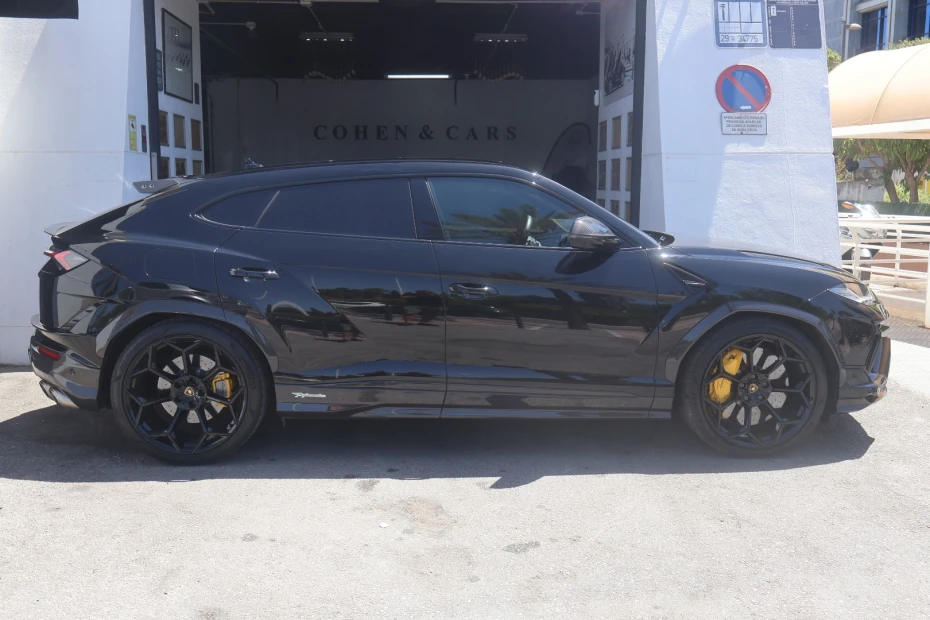 LAMBORGHINI URUS PERFORMANTE 4.0 V8 666HP AUTO *DE PLATES* - Cohen & Cars