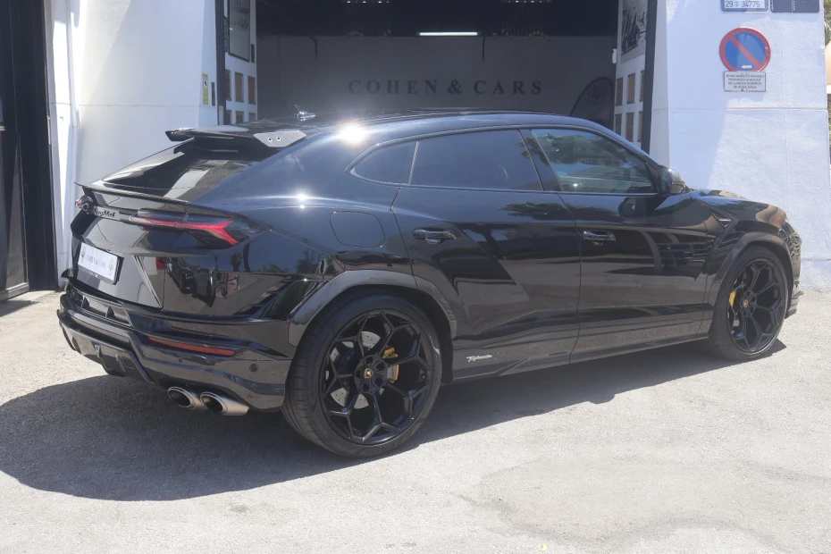 LAMBORGHINI URUS PERFORMANTE 4.0 V8 666HP AUTO *DE PLATES* - Cohen & Cars