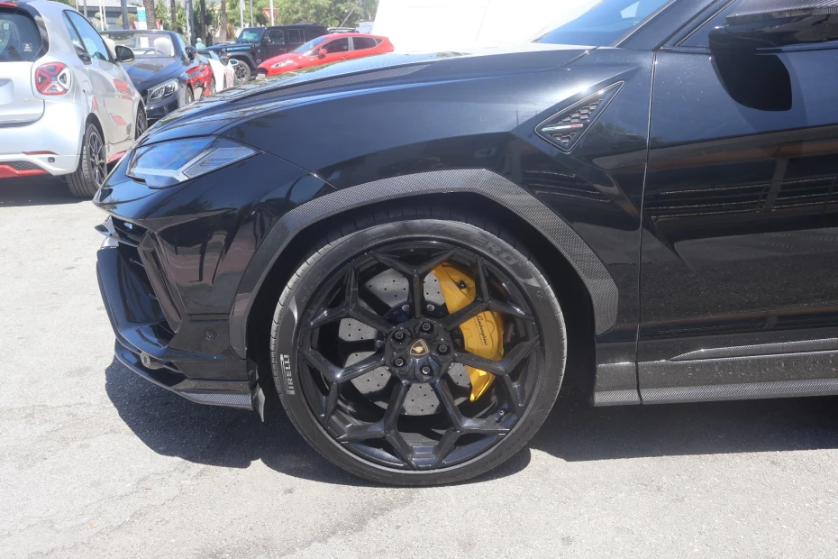 LAMBORGHINI URUS PERFORMANTE 4.0 V8 666HP AUTO *DE PLATES* - Cohen & Cars